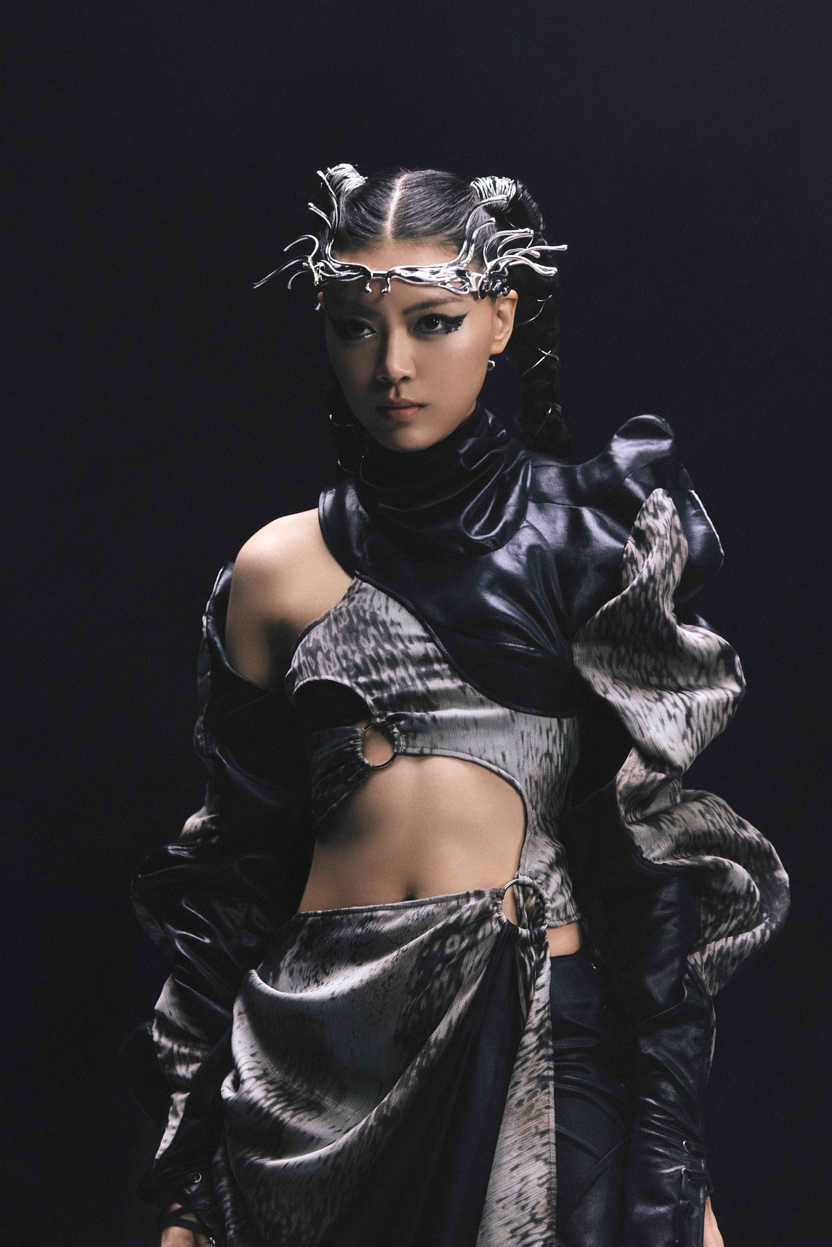 新加坡電音創作人Jasmine Sokko楚晴 以亞洲未來主義為概念 發行全新專輯《BURNOUT DYNASTY》 – 一事無成的老編｜華語 ...